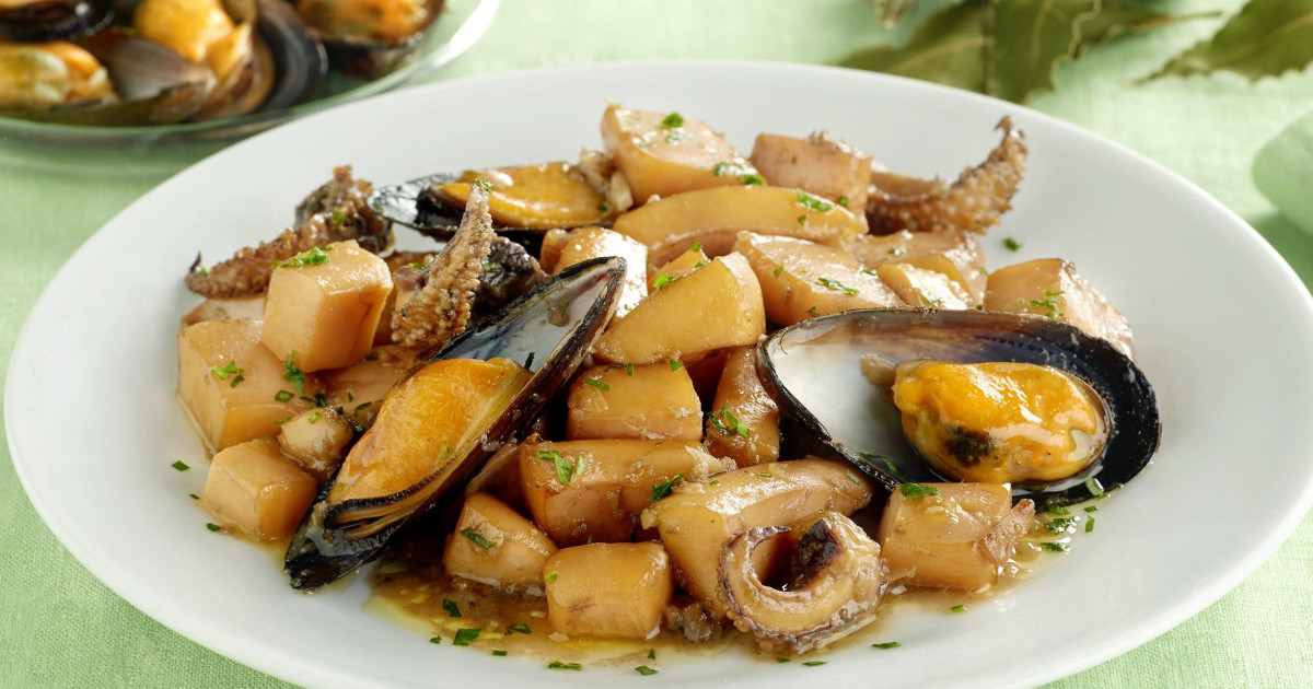 Sepia y mejillones al vino blanco