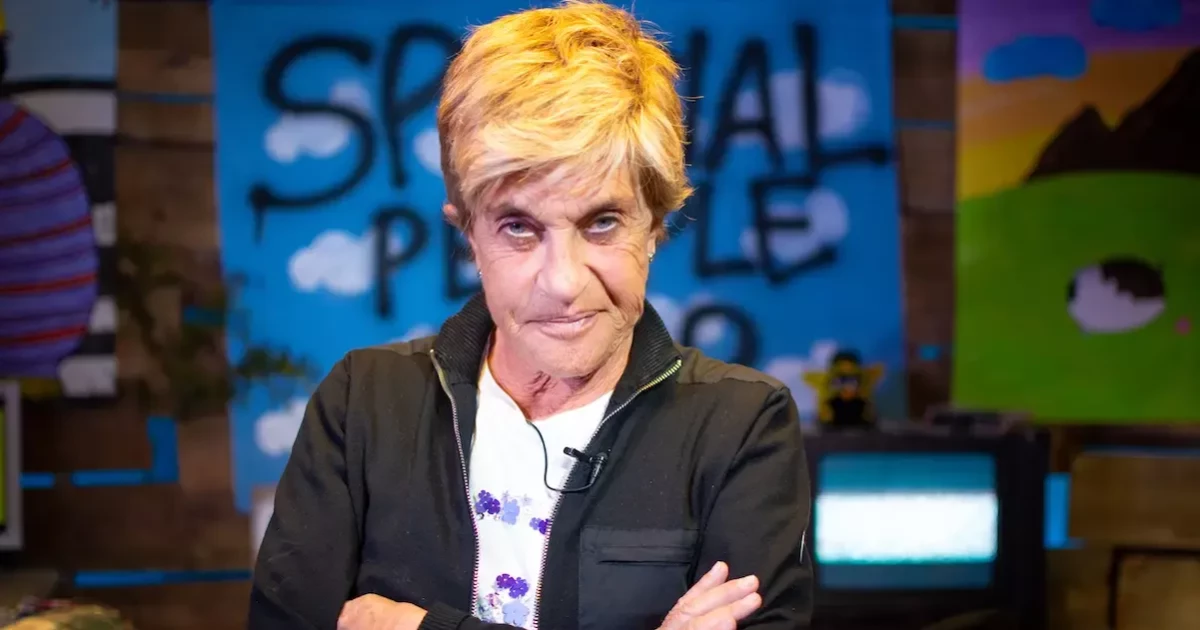 Chelo García-Cortés, grabada besando a otra mujer