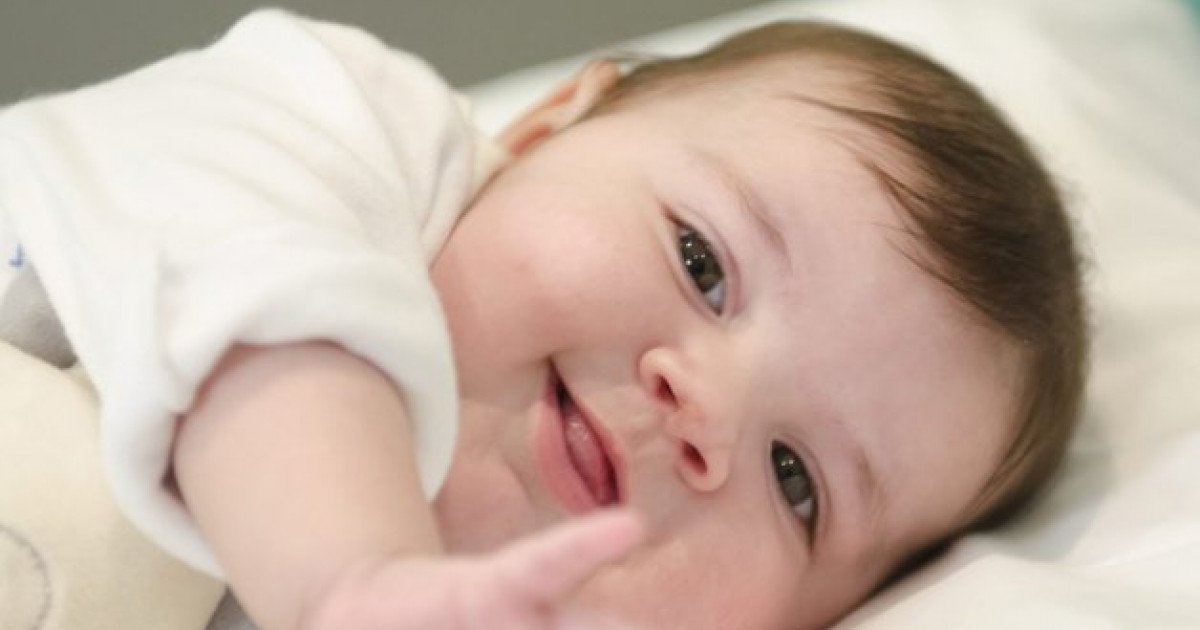 Alta para la bebé con un corazón incompatible