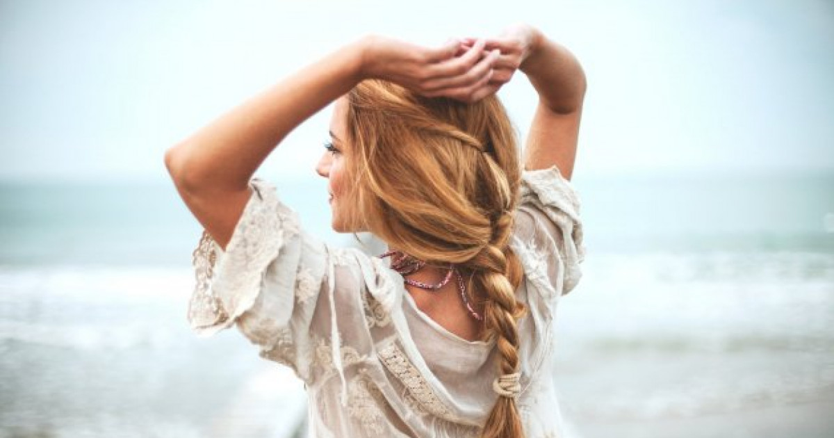 Hidrata los codos secos y aclara su color con los trucos más sencillos