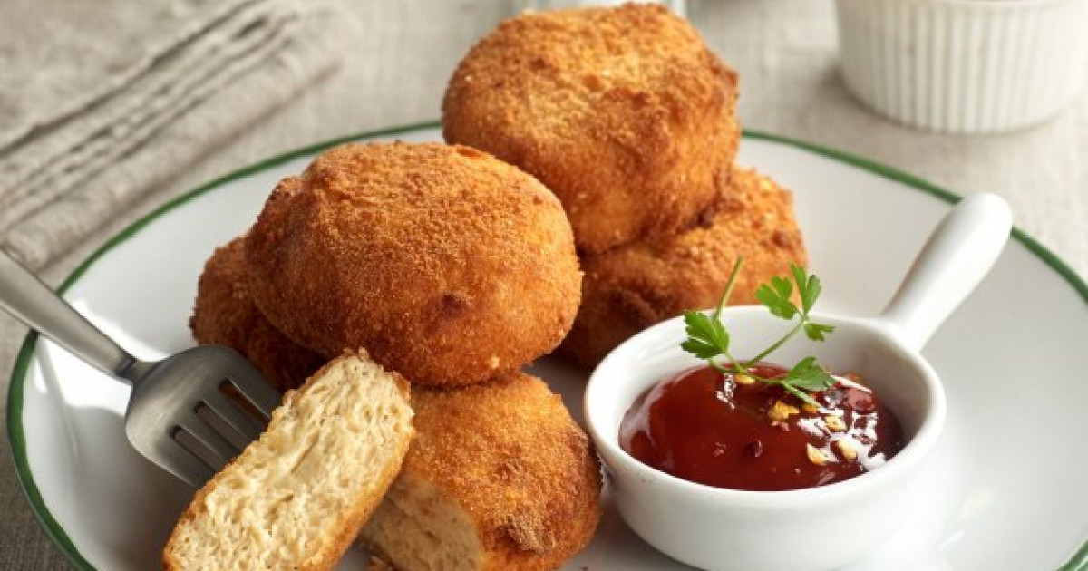 Nuggets de pollo con tres salsas