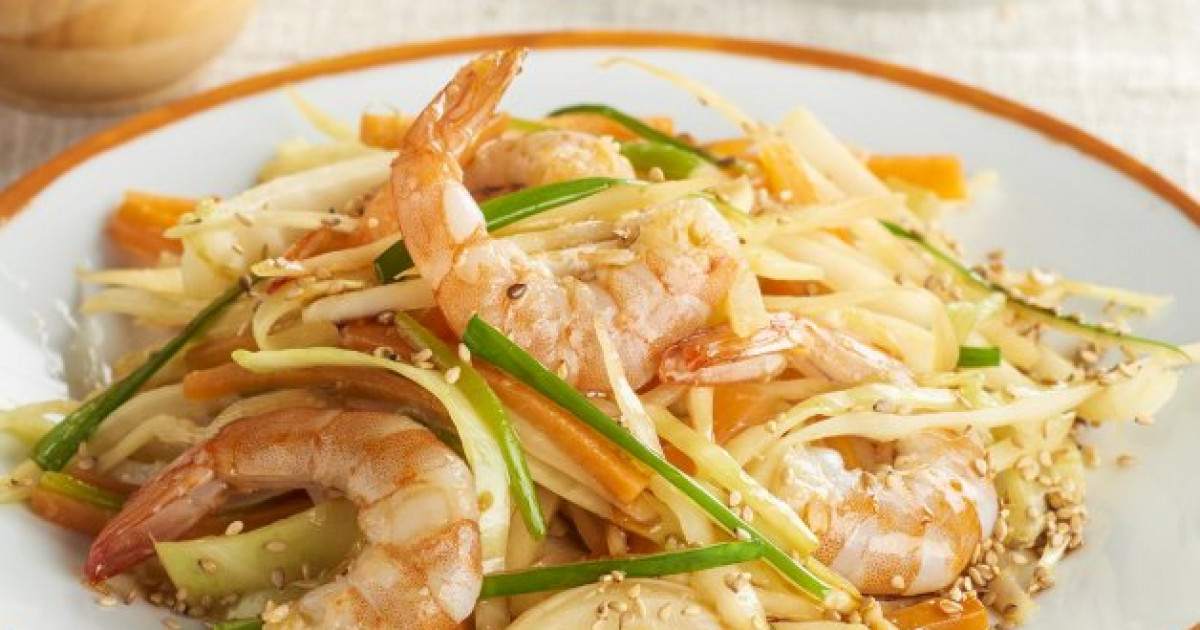 Col salteada con langostinos estilo oriental