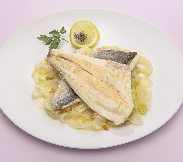 Dorada. Filetes de dorada al limón con puerros receta