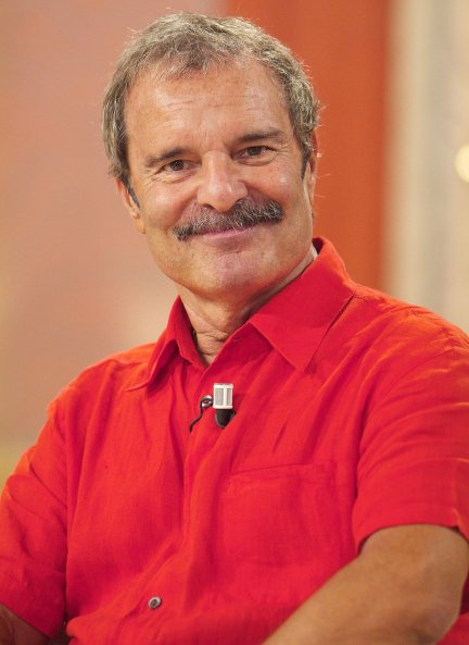 Muere Carlos Ferrando, el mítico periodista de la prensa rosa, a los 76 ...