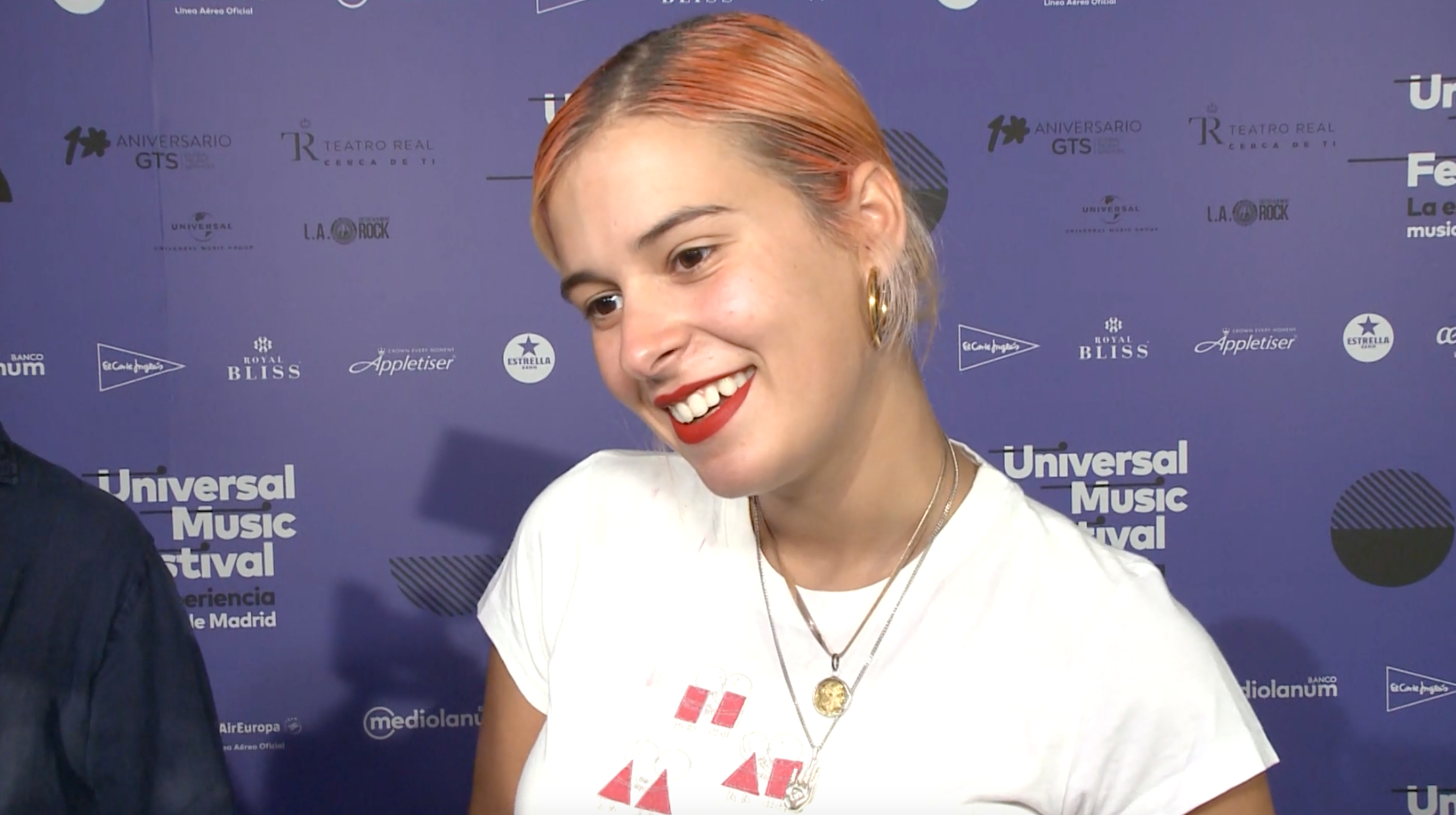 Dora Postigo, hija de Bimba Bosé, feliz: triunfa en el amor y en el cine