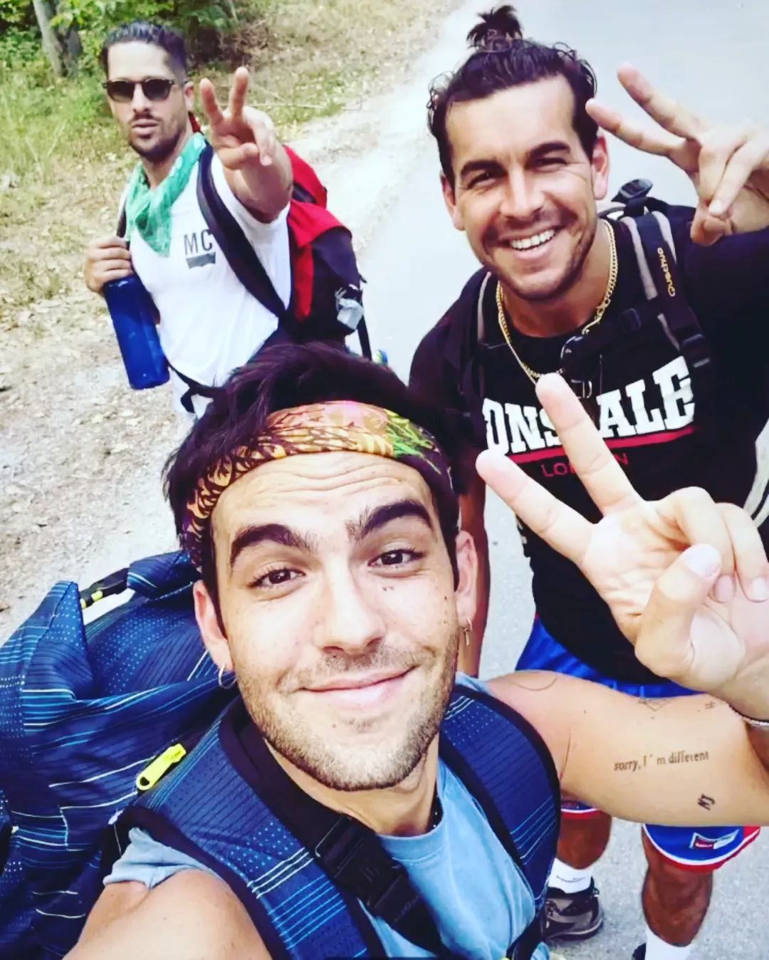 Mario Casas hace su viaje más especial y mágico con su hermano Christian
