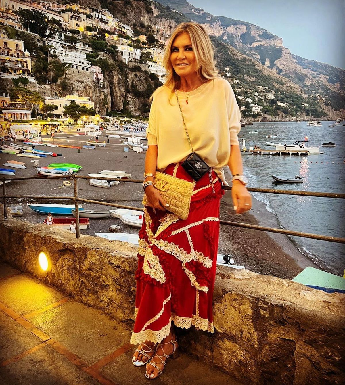 Susana Uribarri, la gran amiga de Ana Obregón, deslumbrante a sus 56 años