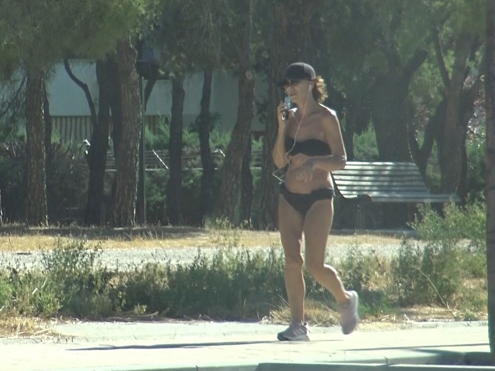 Lydia Bosch, espectacular a sus 58 años, sale a correr en bikini