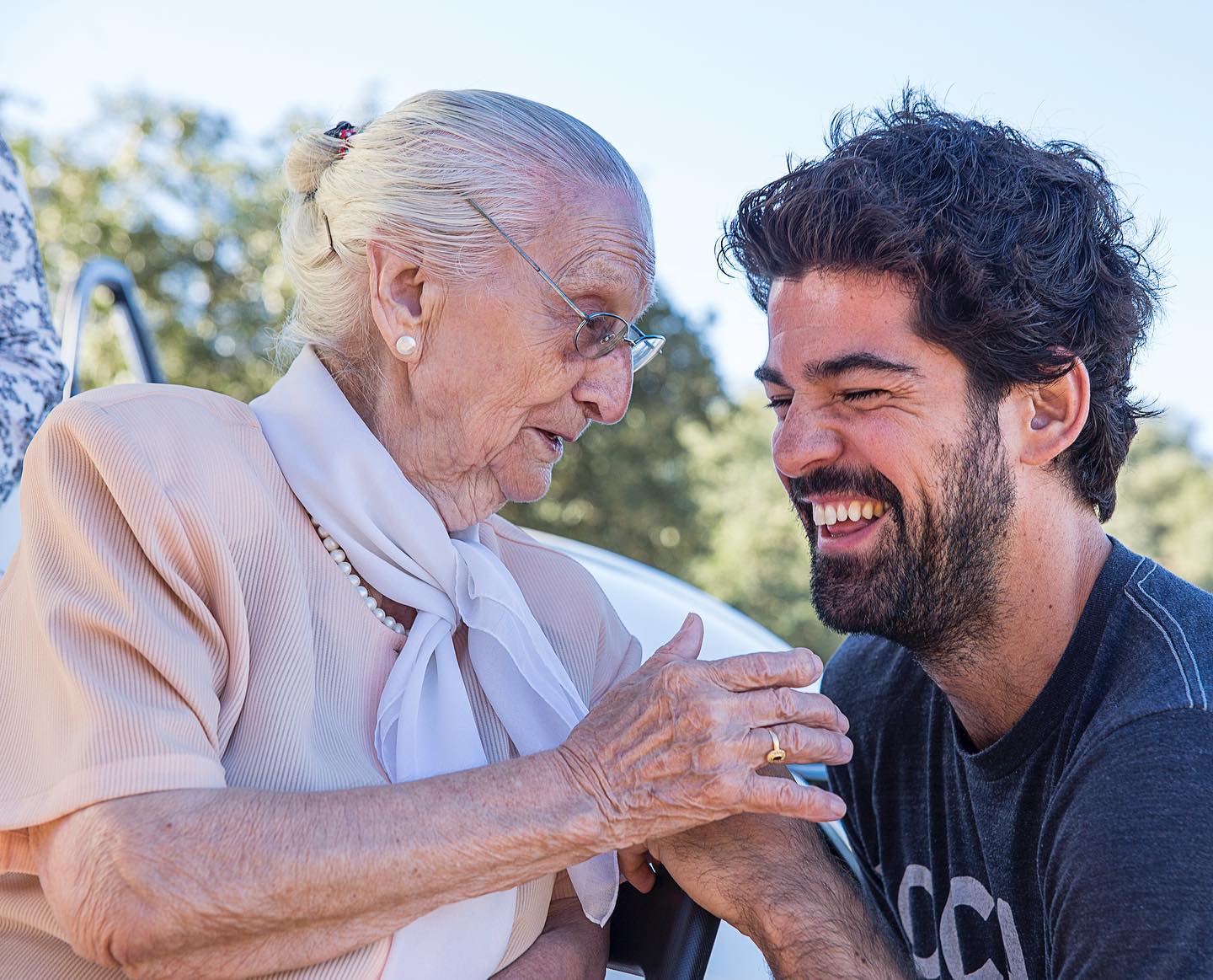 Miguel Ángel Muñoz: su vídeo más tierno con la Tata celebrando sus 98 años