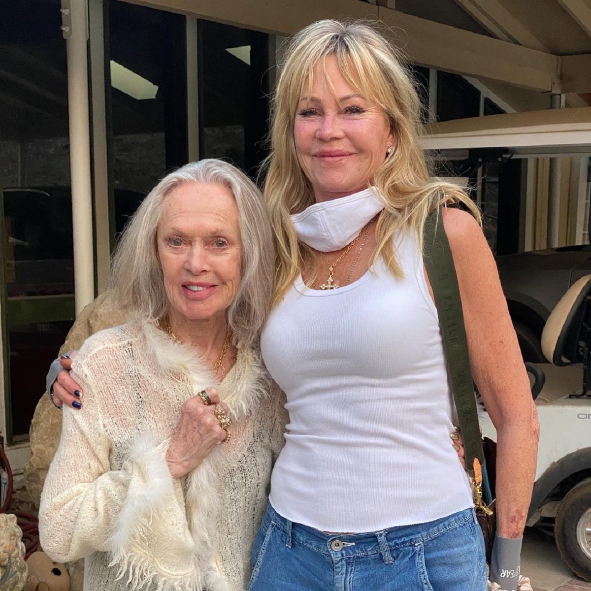 Melanie Griffith comparte la foto más dulce con su madre, de 92 años