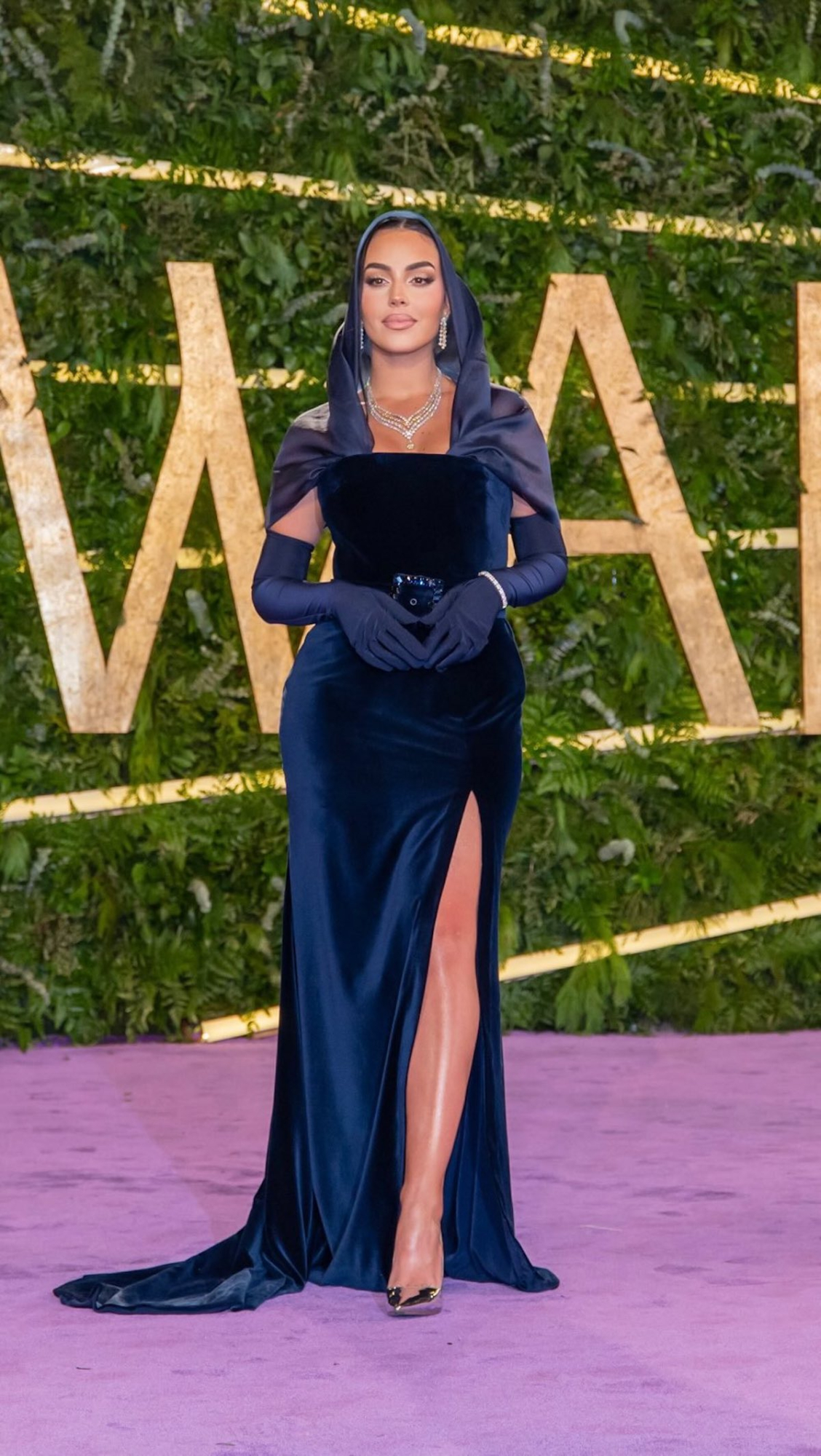 Georgina ficha como modelo para una importante marca