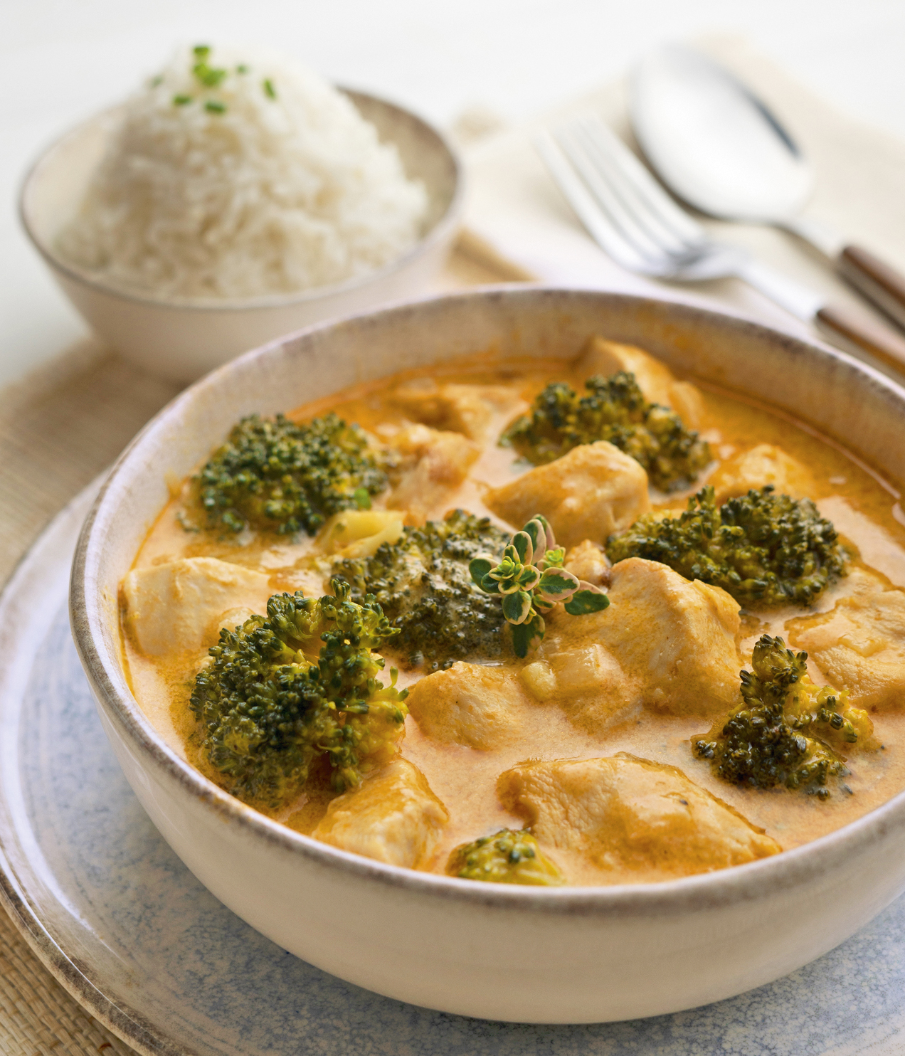 Pollo al curry con brócoli