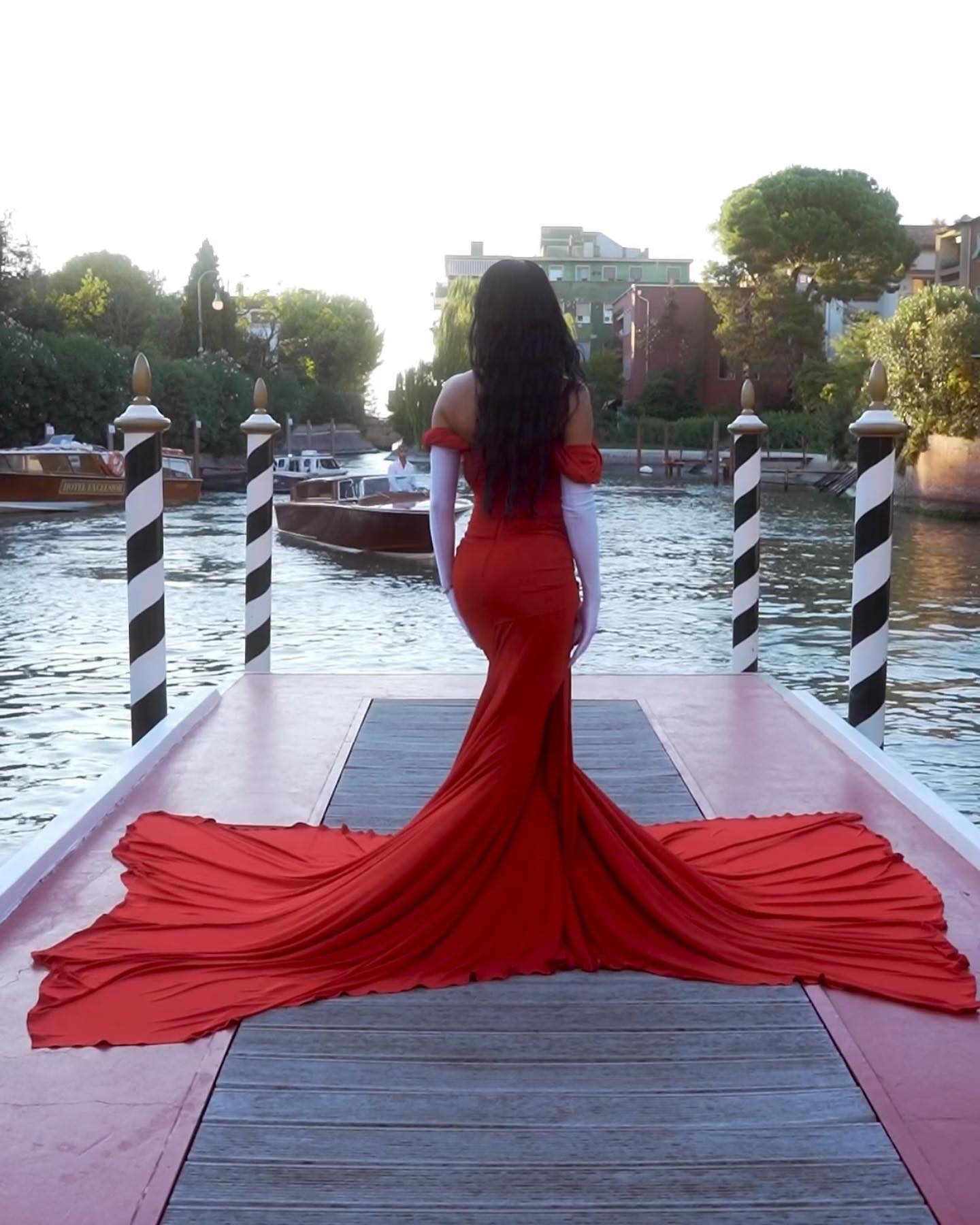 Georgina se inspira en el vestido rojo de Julia Roberts en 'Pretty ...