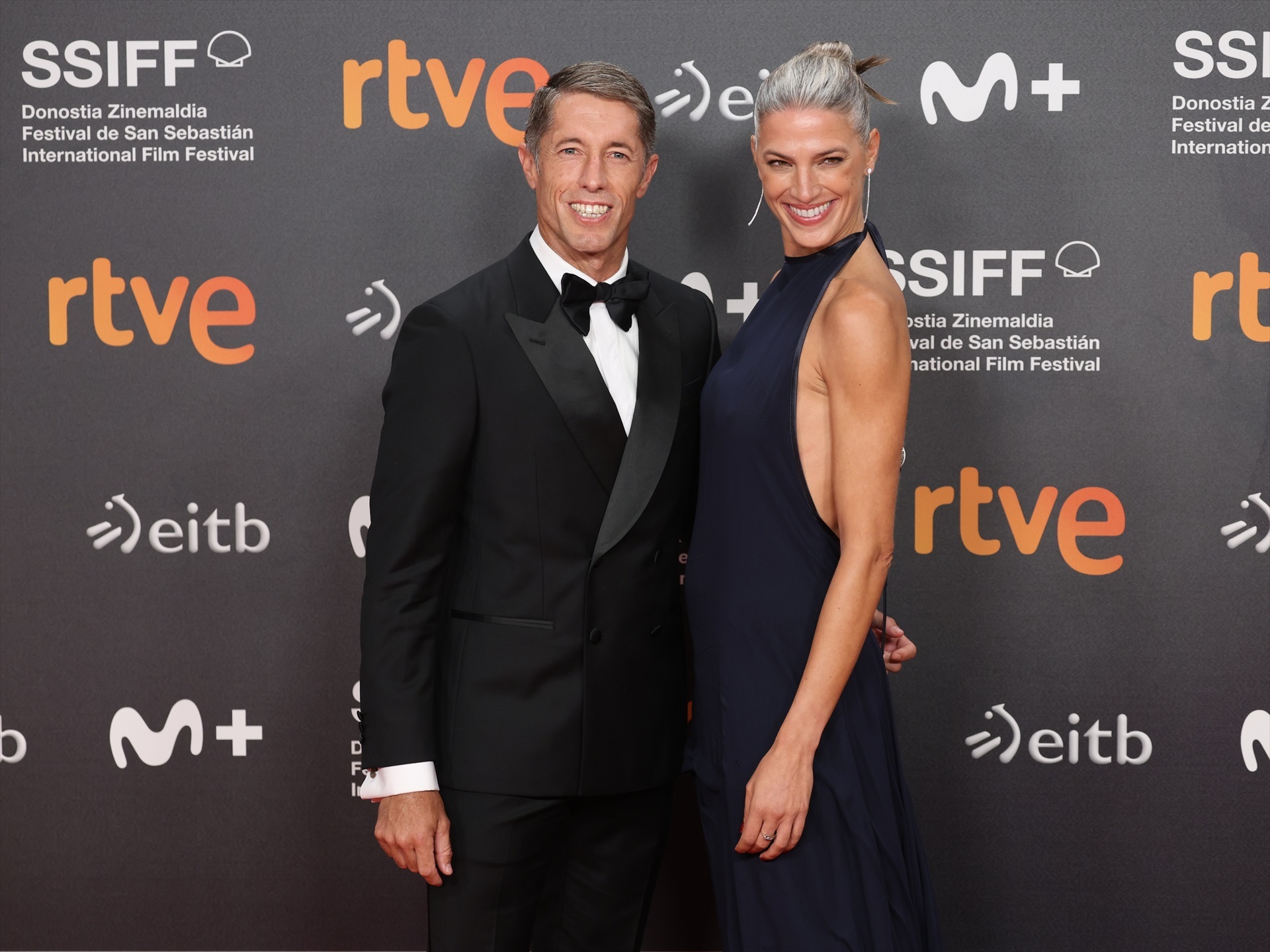 Laura Sánchez y Manuel Escribano confirman su amor en la Gala de San ...